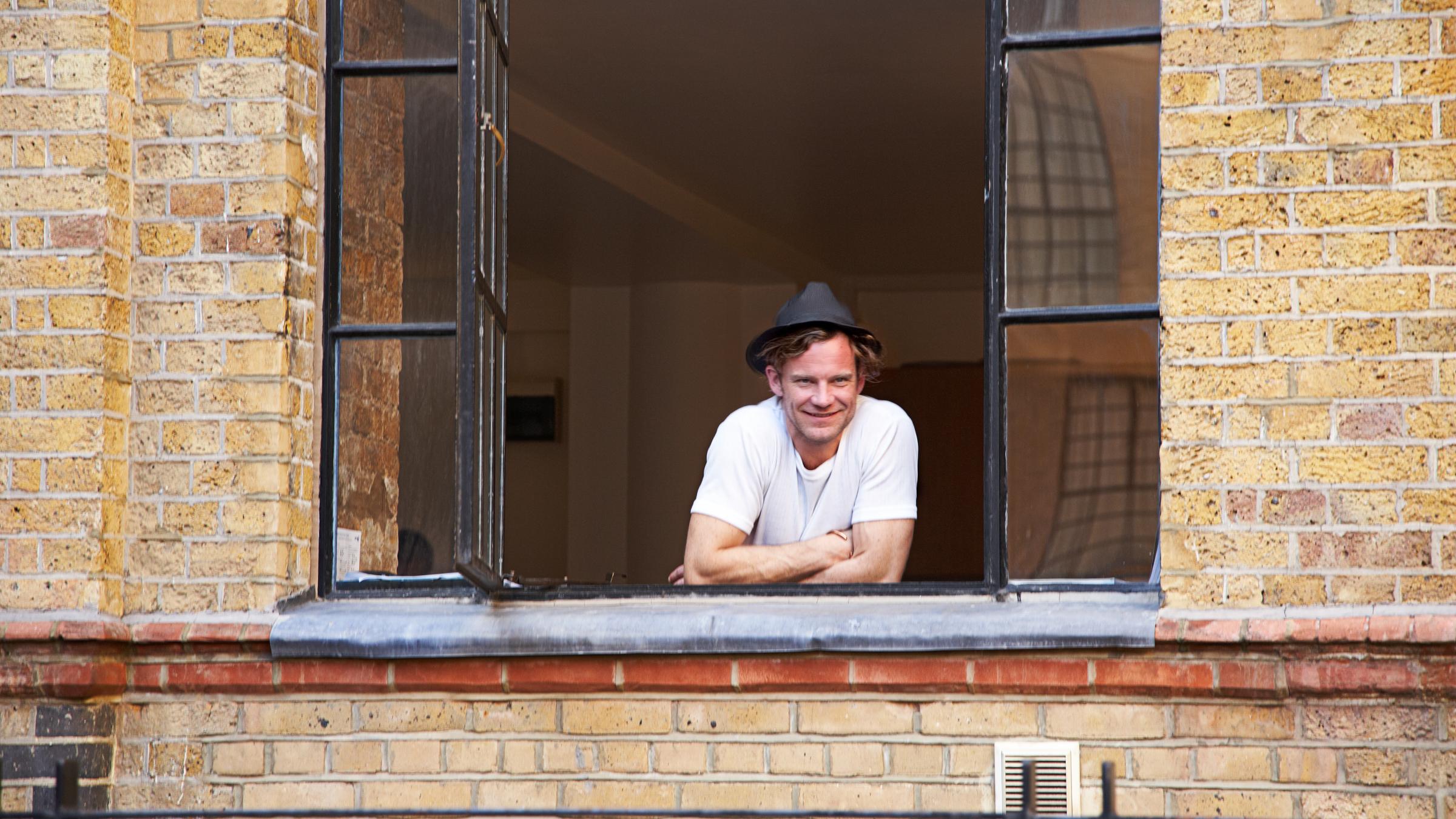 FREE COFFEE!! Aussie Man Opens Café From His Kitchen Window